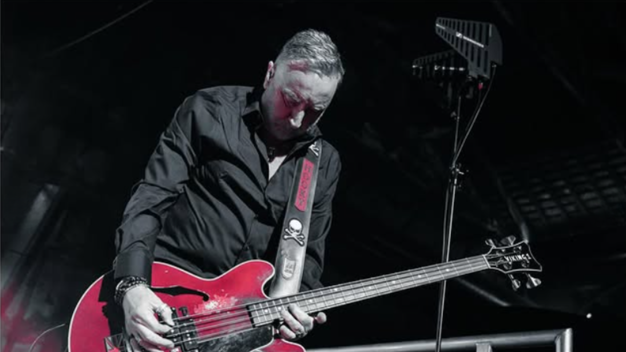 Peter Hook sobre Mani: 'Foi o melhor no baixo' | Disconecta
