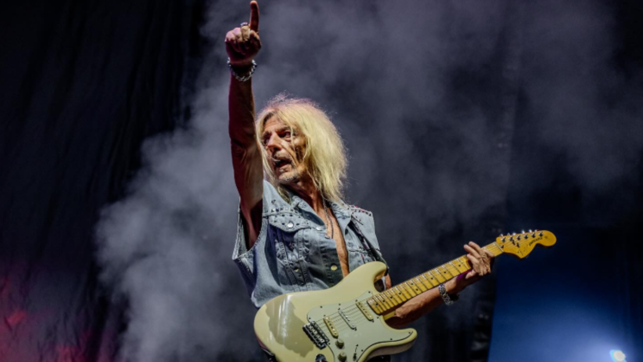 Axel Rudi Pell anuncia novo álbum "Ghost Town" para março de 2026 ...